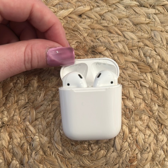Apple | Headphones | Apple White Earbud Headphones With Wireless Design ...